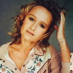 Caroline Roux’s Profile | France TV, Les Caps De Toma Journalist | Muck ...