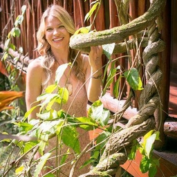 Amber Lyon’s Biography | Muck Rack