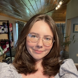 Julia Braatz’s Biography | Muck Rack