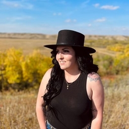 Courtney Fielder’s Profile | Country FM Journalist | Muck Rack